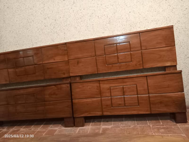 2 wooden single beds - Beds - 1110314228