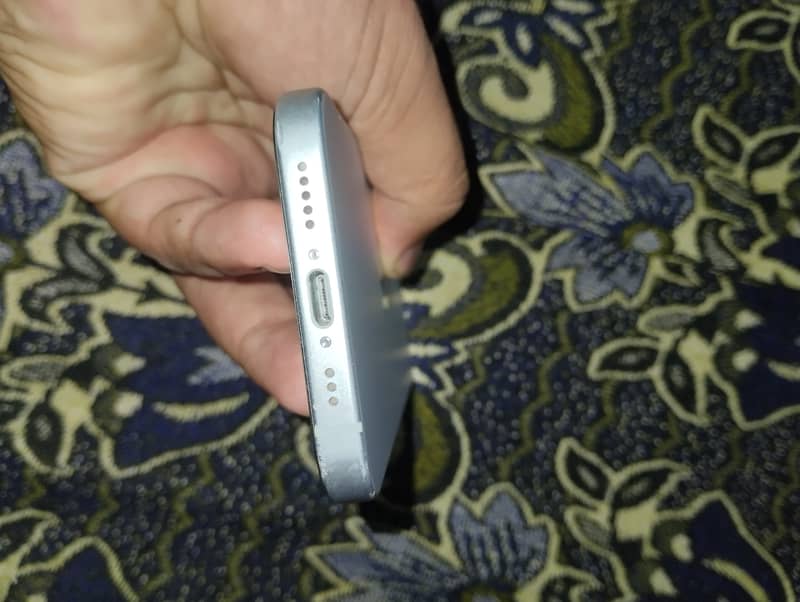 Apple iPhone 15 - Mobile Phones - 1110321633