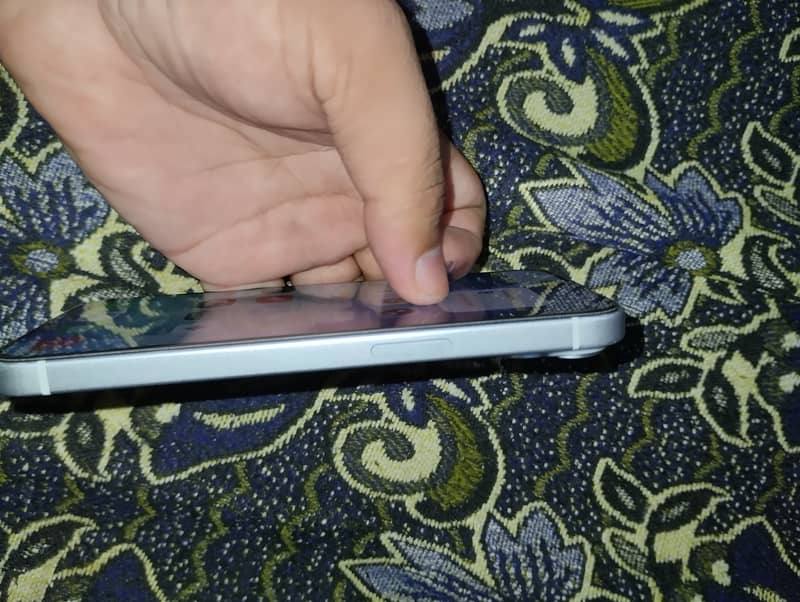 Apple iPhone 15 - Mobile Phones - 1110321633