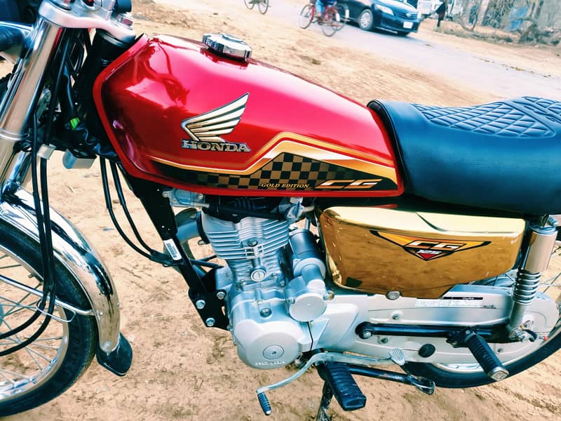 Honda CG125 Special Edition Gold 2024 Condition 10/10 - Standard ...