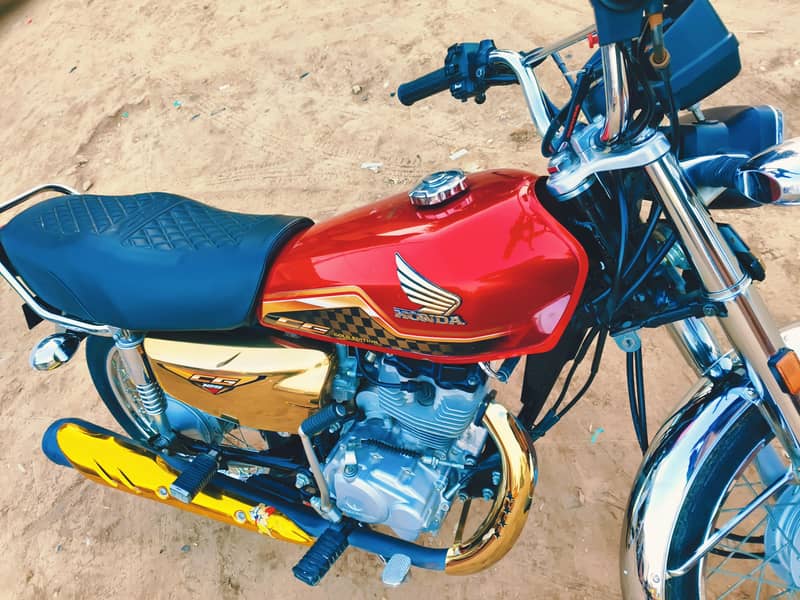 Honda CG125 Special Edition Gold 2024 Condition 10/10 - Standard ...