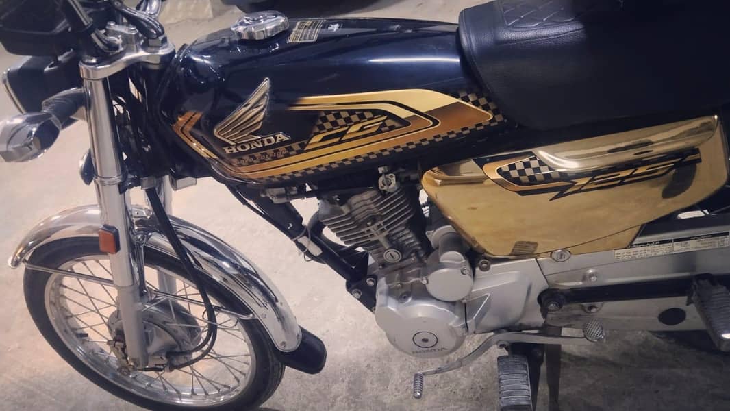 125 golden edition self start - Standard - 1110343201