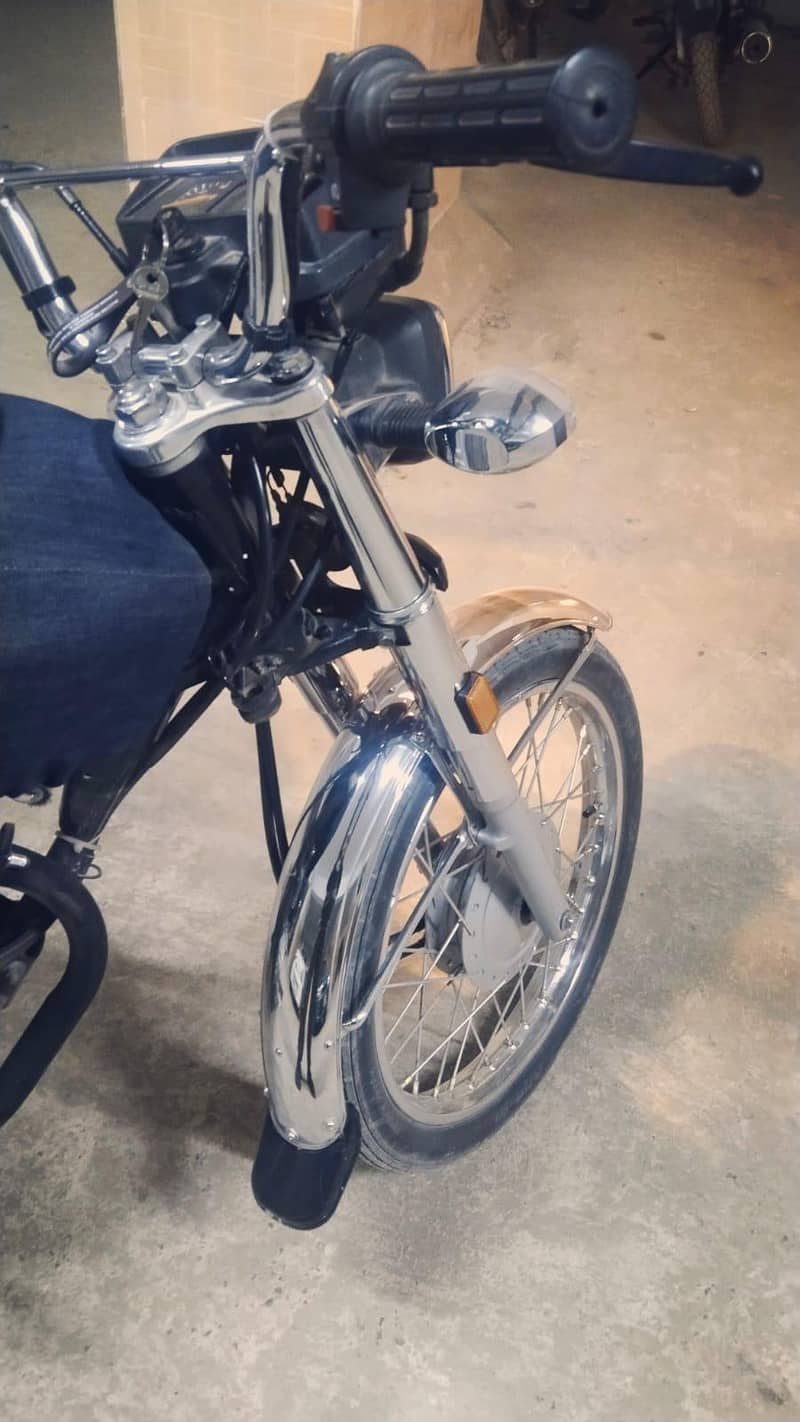 125 golden edition self start - Standard - 1110343201