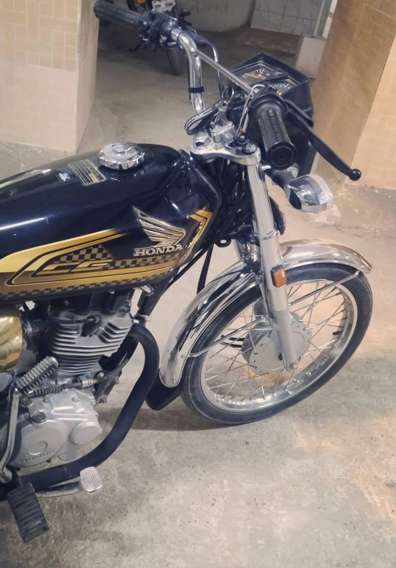 125 golden edition self start - Standard - 1110343201