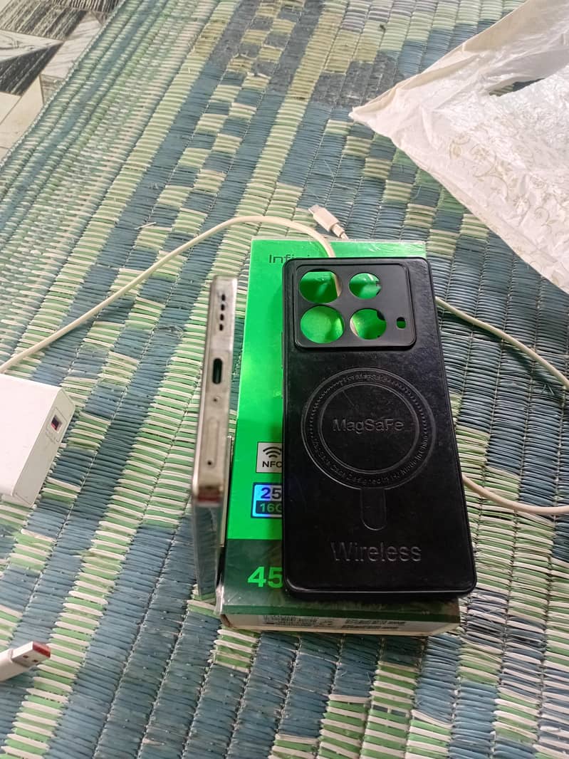 infinix note 40 8 256 - Mobile Phones - 1110345859