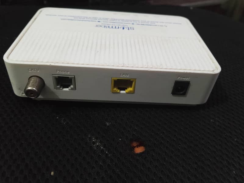 Strom Fiber Gpon Device with charger - Networking - 1110348484