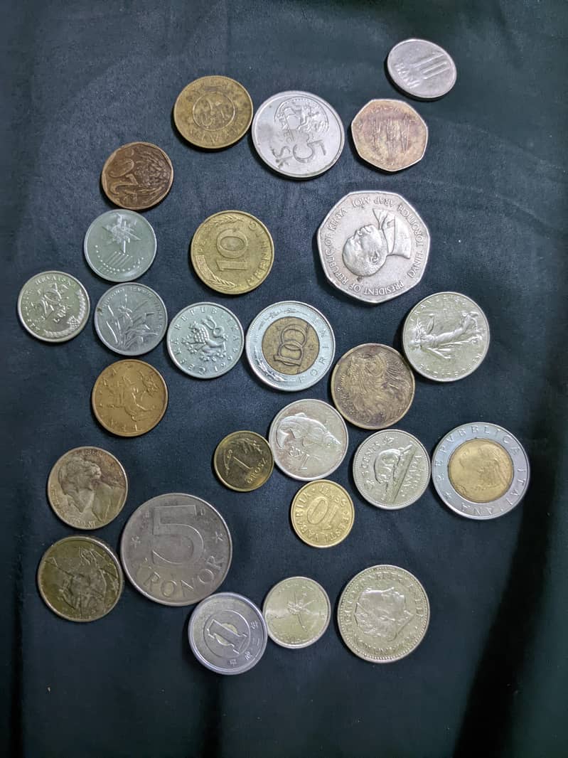 26 coins from 26 different countries - Coins & Notes - 1110348546