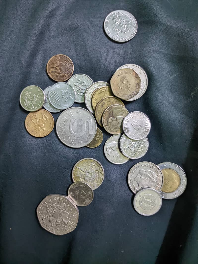 26 coins from 26 different countries - Coins & Notes - 1110348546