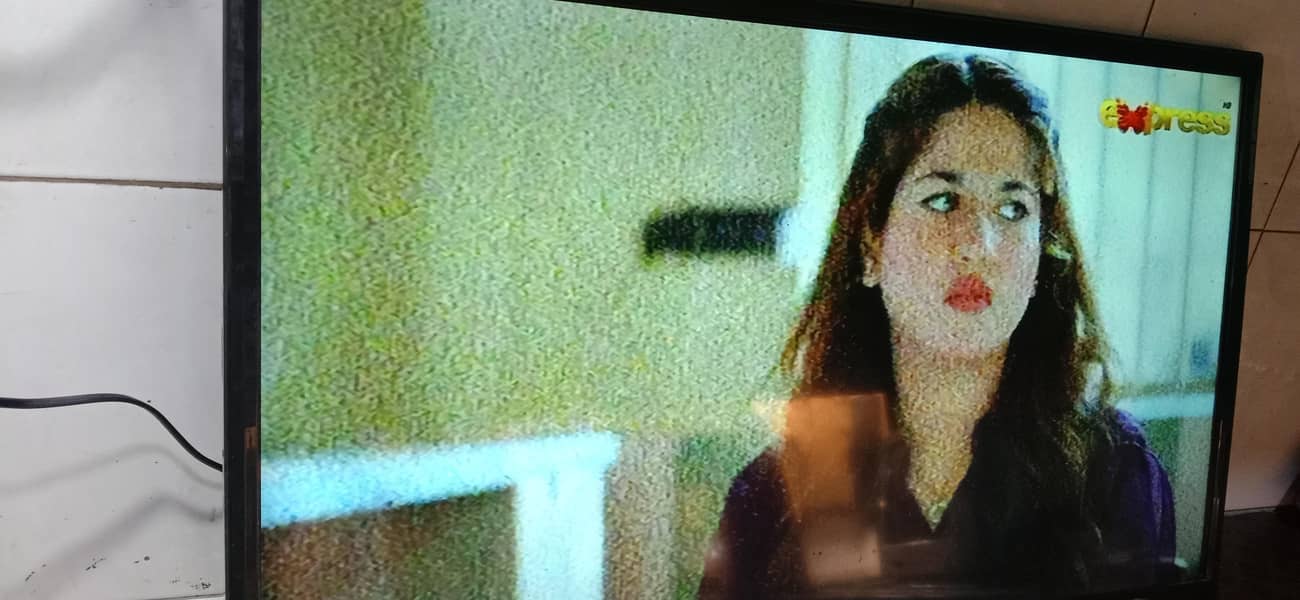 32 INCH LED SAMSUNG SIMPLE - Televisions - 1110371354