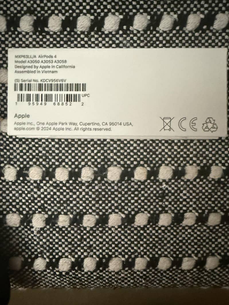 Apple Airpods 4 Box packed without ANC - Earphones - 1110374568