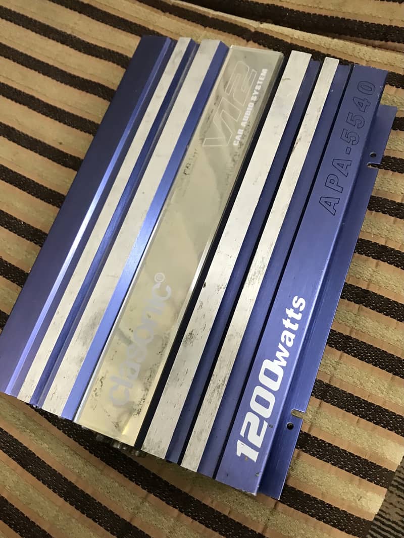 Car amplifier 4 channel V12 original for woofer boofer wofer bofer ...