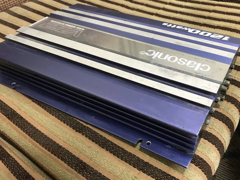 Car amplifier 4 channel V12 original for woofer boofer wofer bofer ...