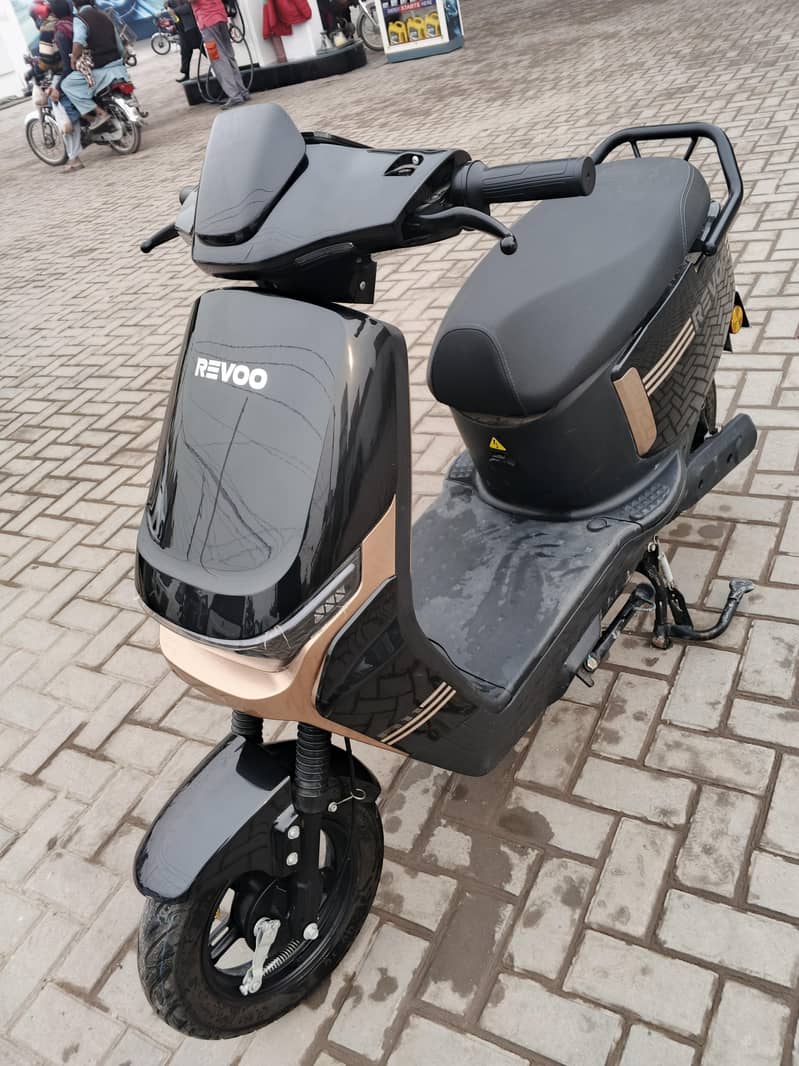 Scooty, Reevo A11 - Electric - 1110380042
