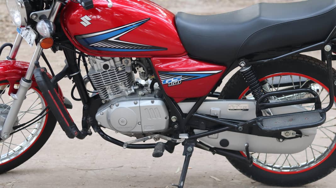 Suzuki GS 150 | Model 2025 | Red Color Bike | 4400 KMs Driven Bike ...