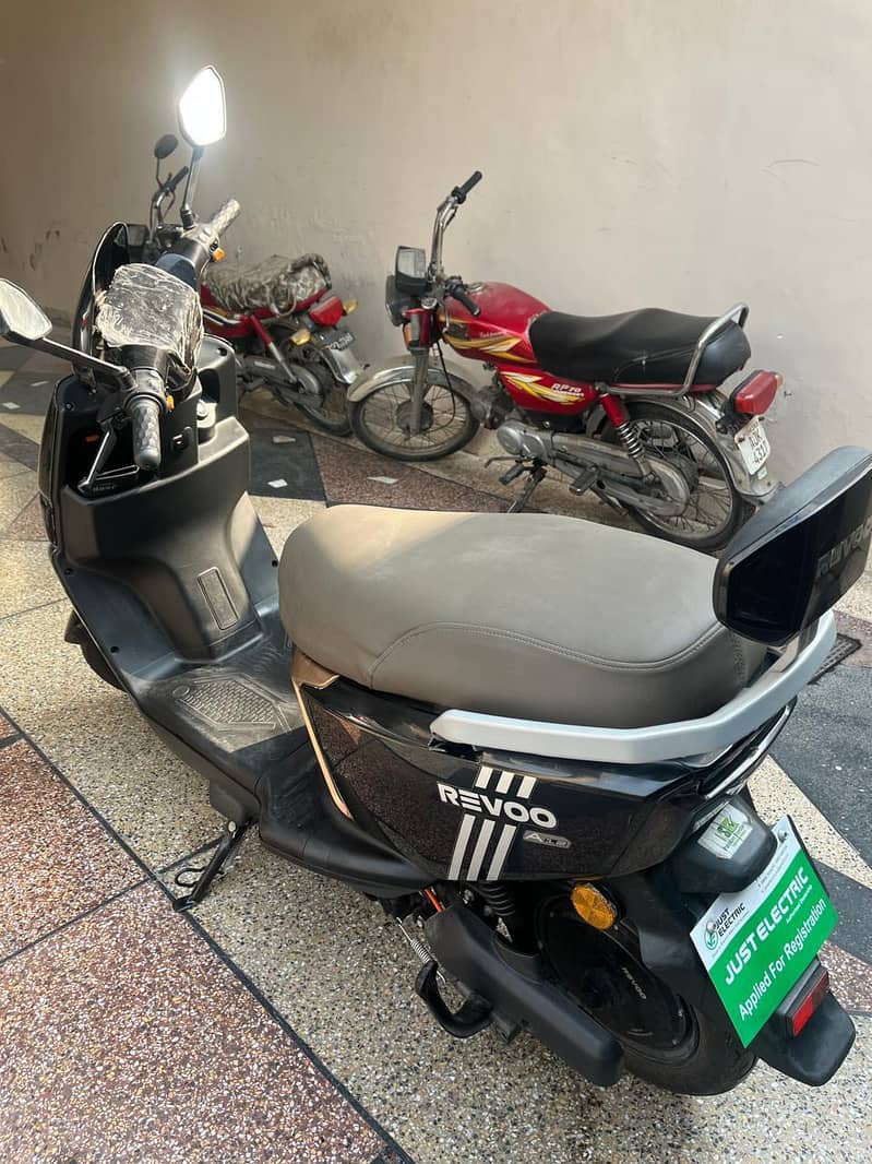 Revoo A12 - Electric - 1110390973