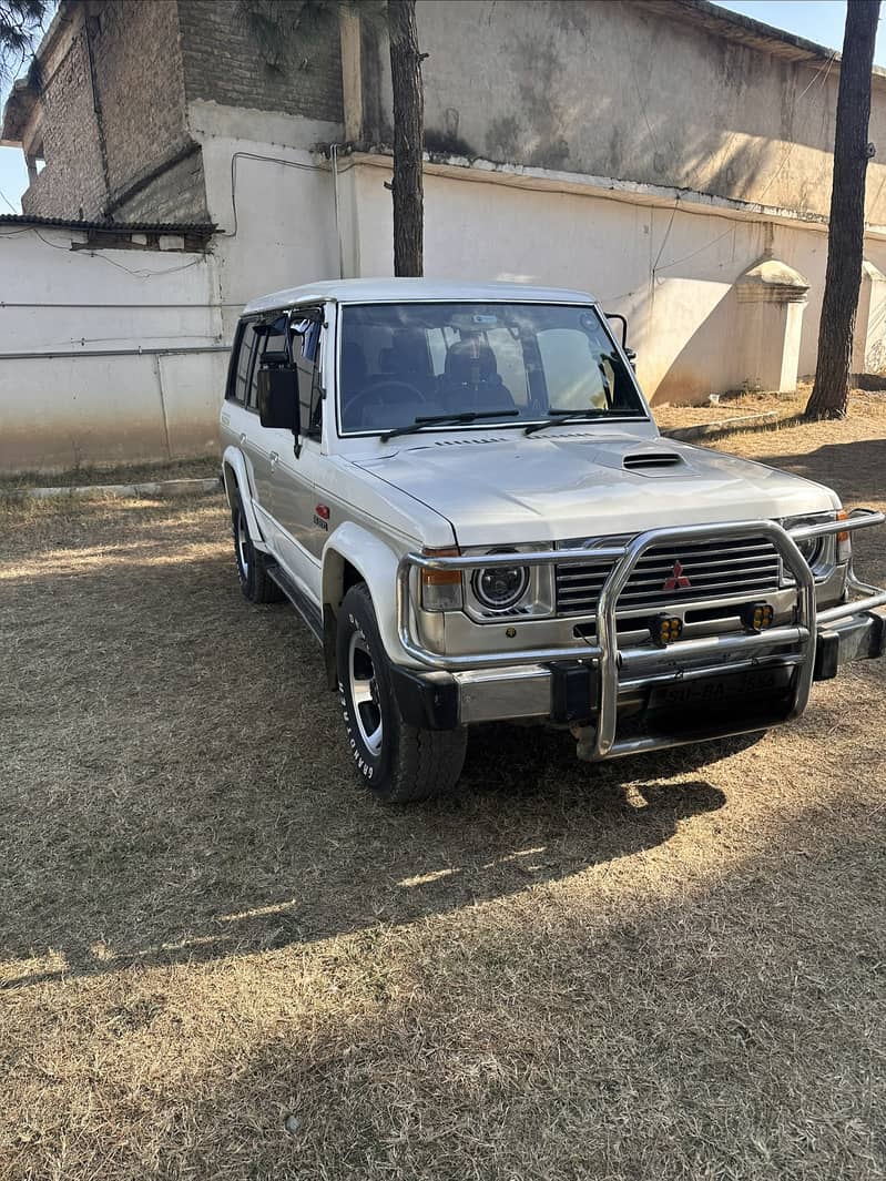 Executive Luxury SUV for Sale – Mitsubishi Pajero Exceed 4x4 - Cars ...