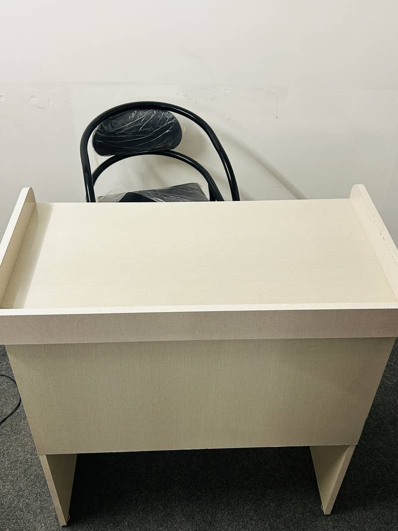 Single Office Small Table - Office Tables - 1110416895