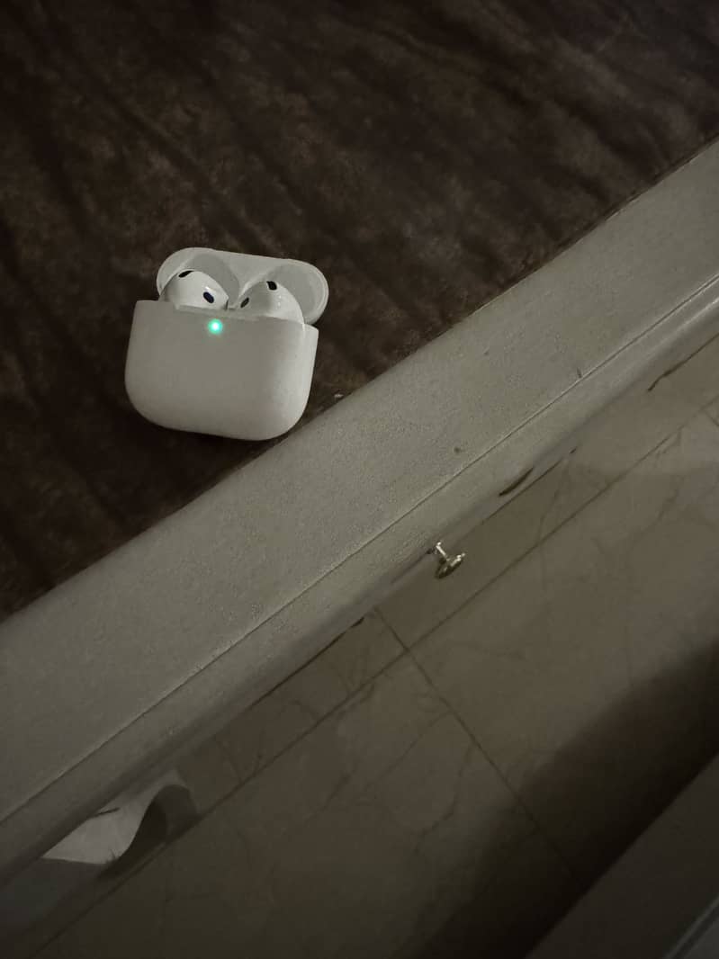 AirPods 4 - Headphones - 1110418173