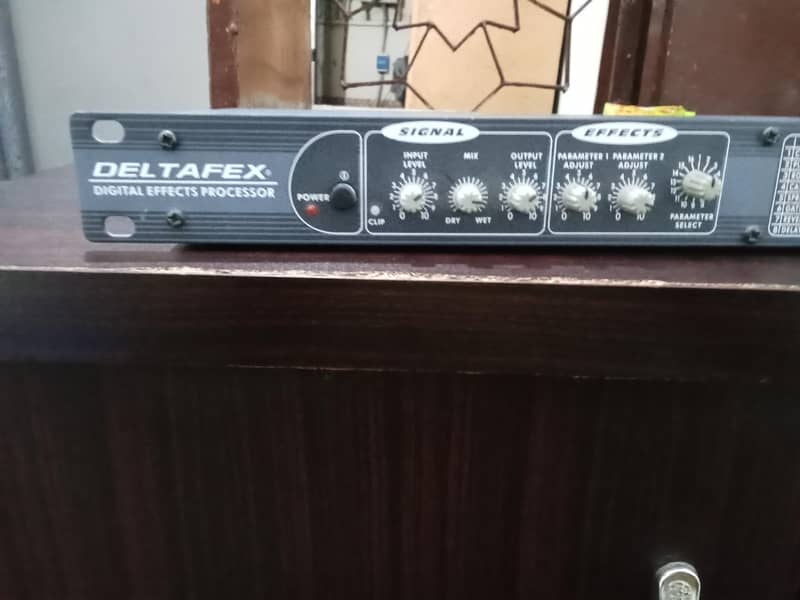 Delta audio mixer - Amplifiers - 1110472694