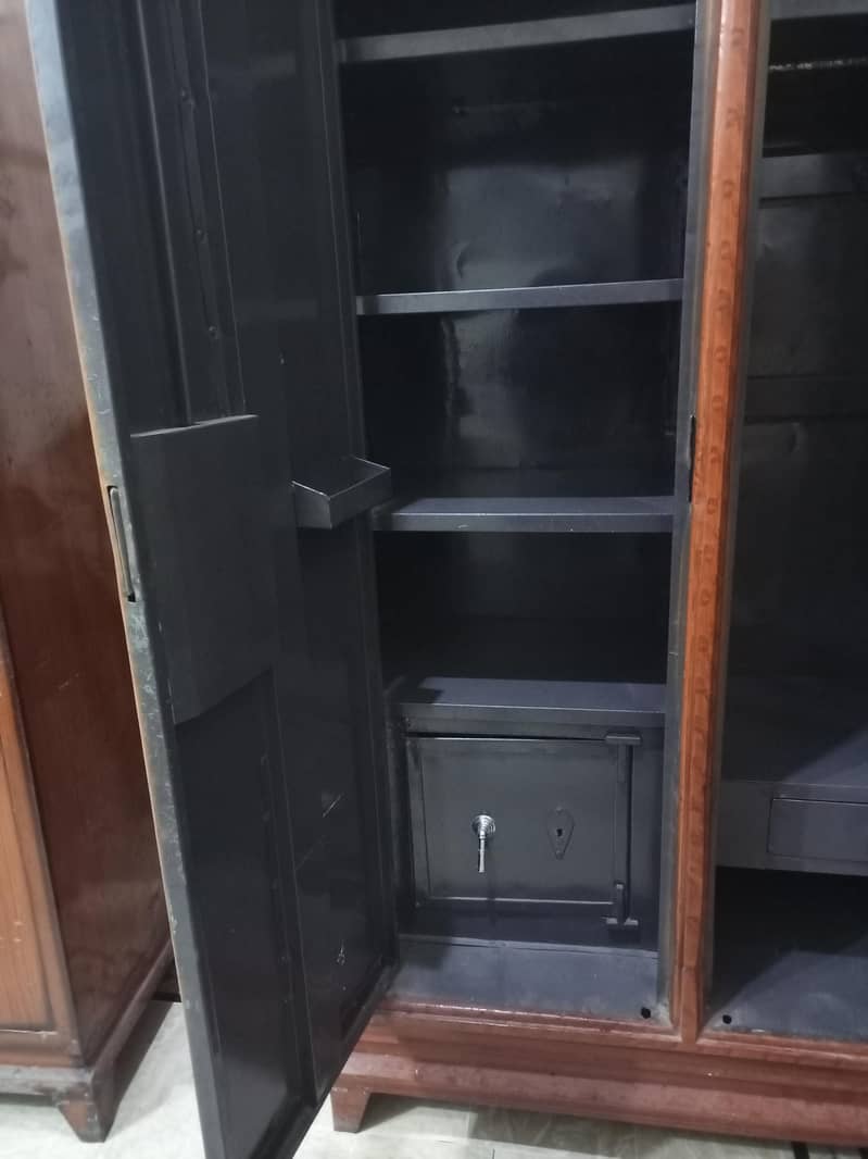 steel Almari fresh condition for sale - Wardrobes - 1110493241