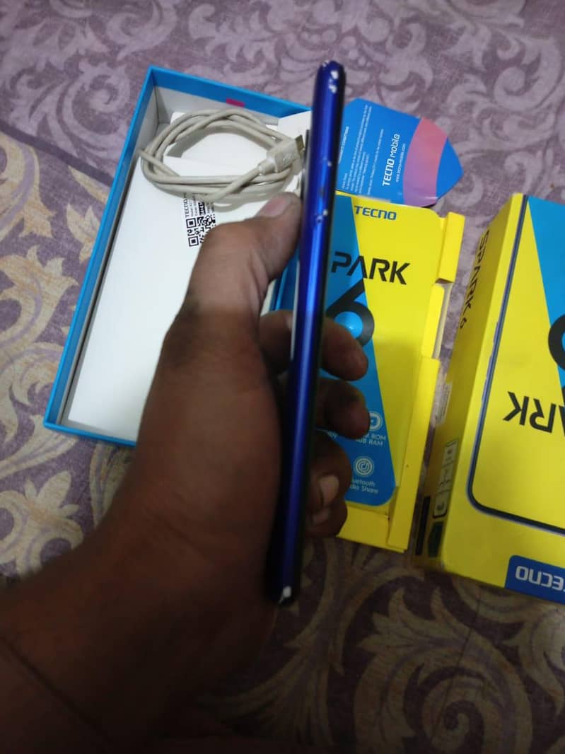 techno spark 6 4GB plus 4 RAM 64 GB memory - Mobile Phones - 1110517651