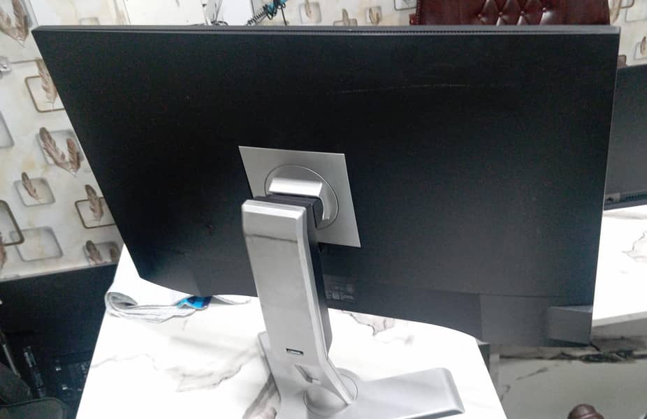 Dell P2720D 27” QHD 2K IPS Borderless LED Monitor - Televisions ...