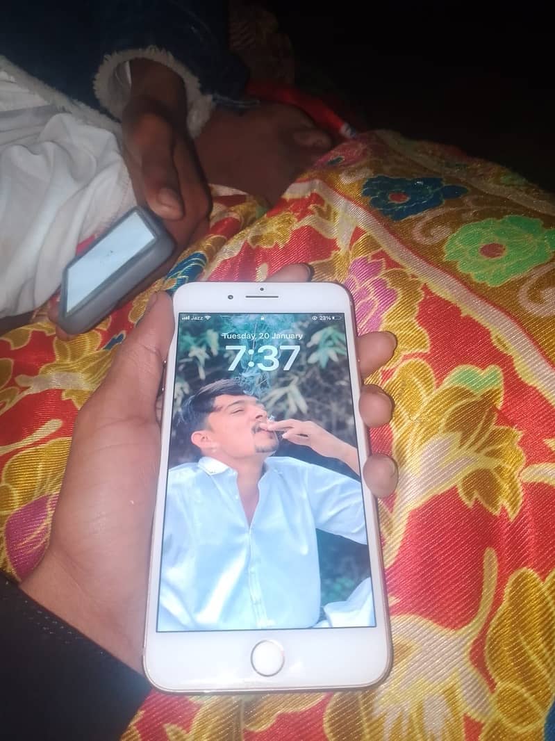 iPhone 8plas total janman battery 77 tro ton ok fingerprint ok 64gb ...