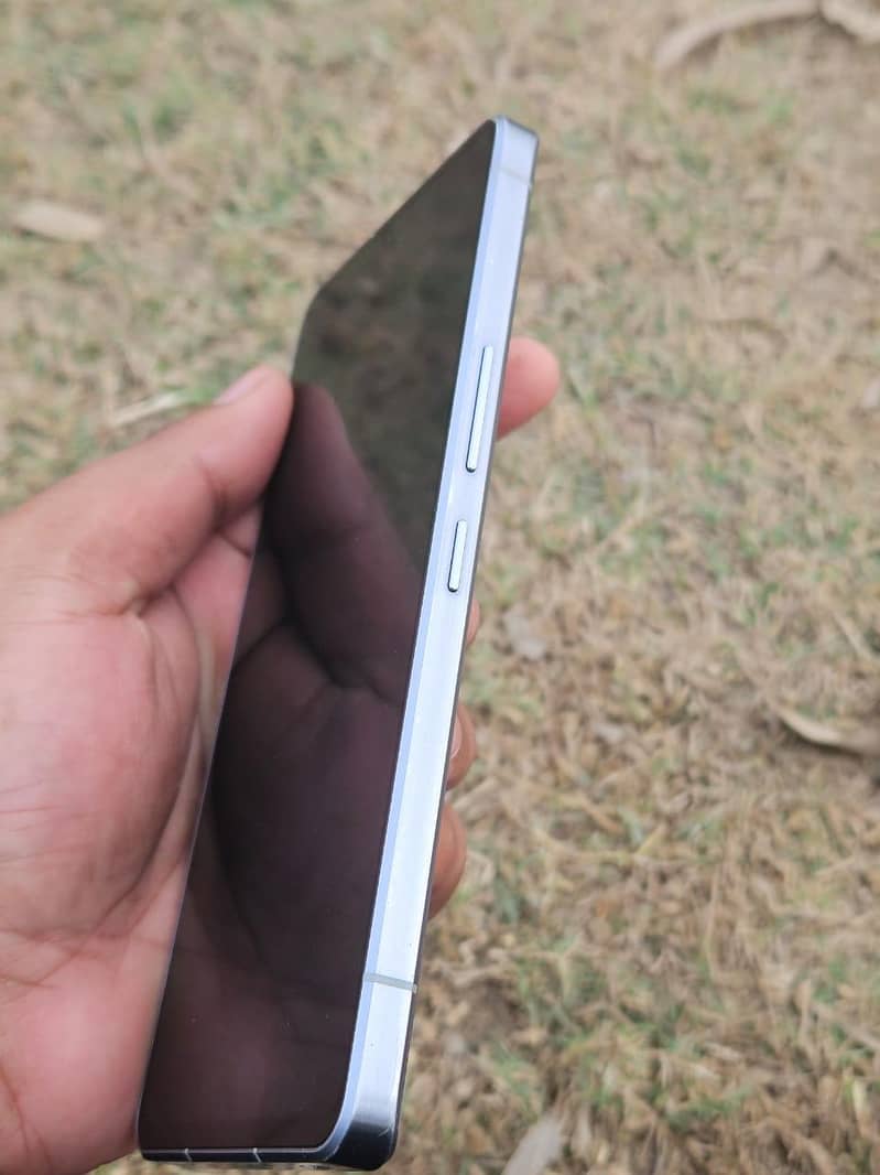 Aquos r7 - Mobile Phones - 1110589299