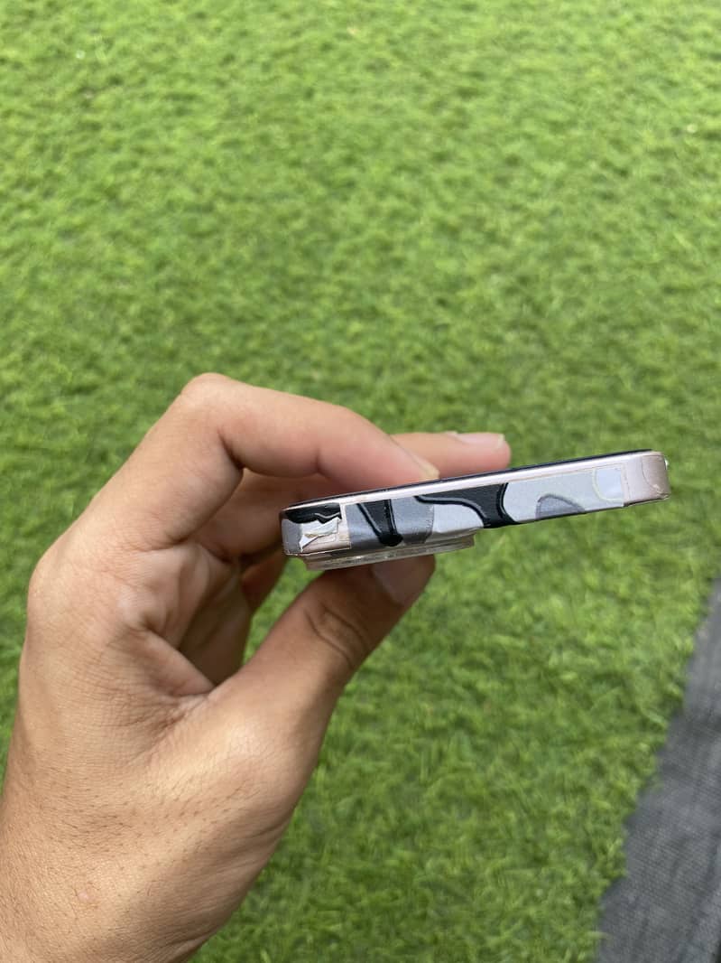 Apple iPhone 13 mini - Mobile Phones - 1110614298