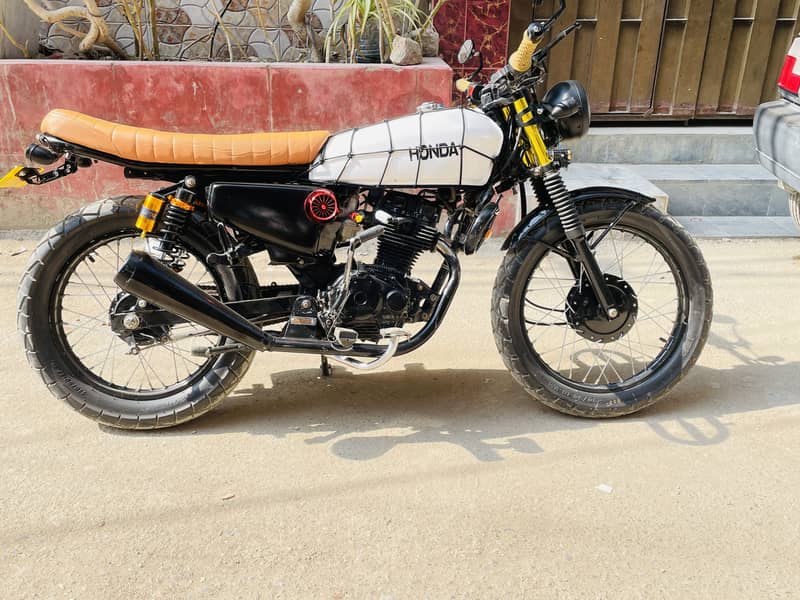 For sale: Honda 125 Model 2016 with Larkana - Cafe Racers - 1110618591