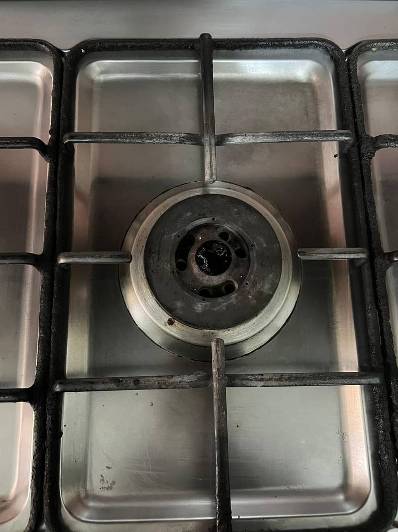 COOKING STOVE (5 Burner) IN GOOD CONDITION WITH OVEN - Stoves - 1110612658