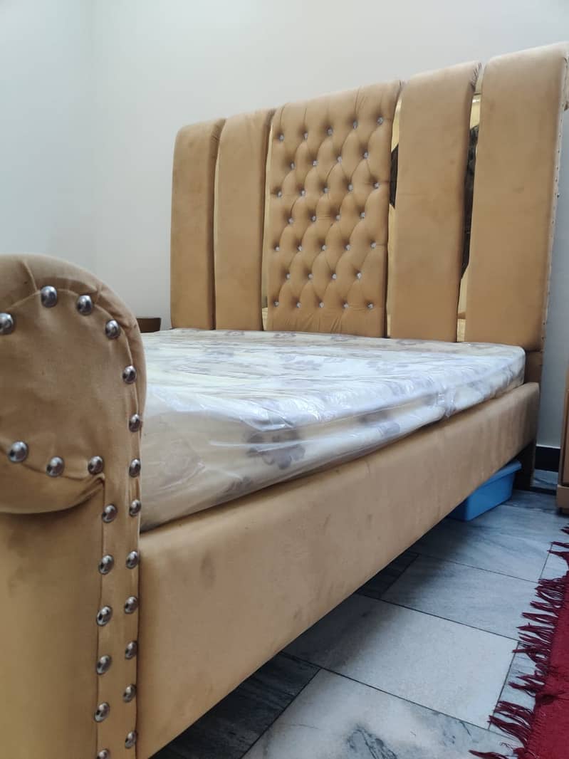Double bed with form without side table urgent sell - Beds - 1110637752