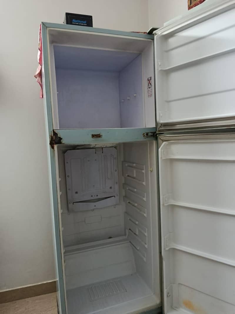 Singer company Full Size Refrigerator - Refrigerators - 1110651556