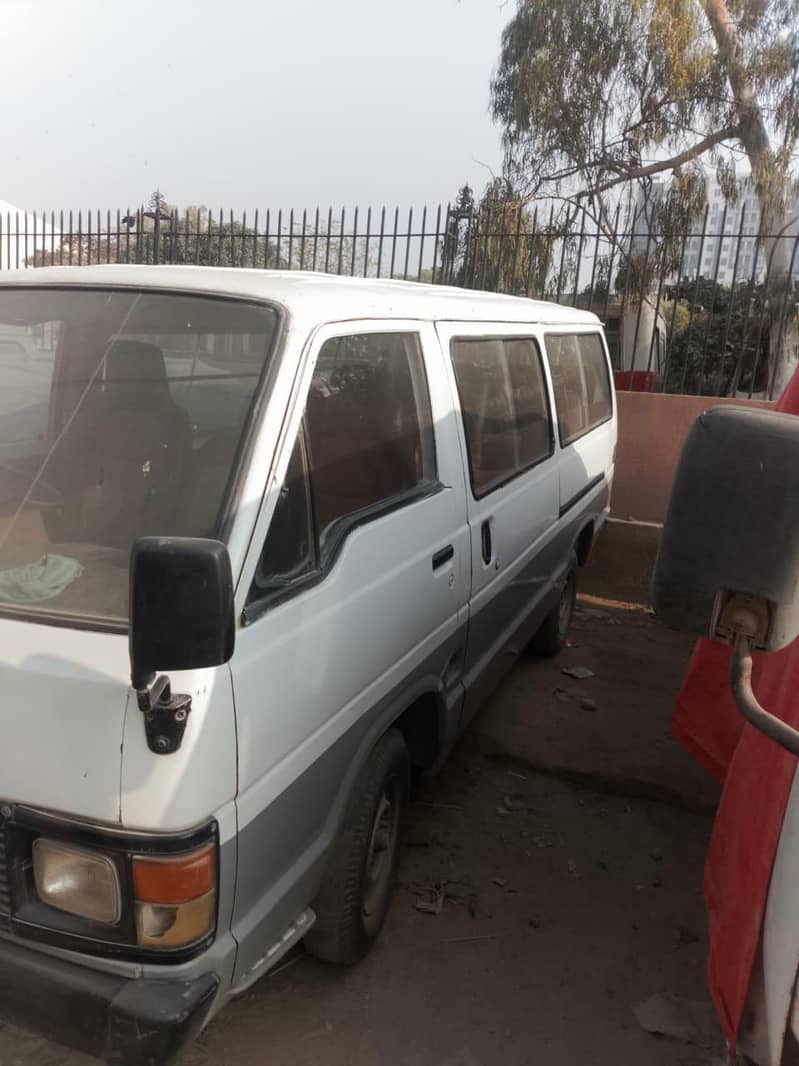 TOYOTA HIACE - Buses, Vans & Trucks - 1110676613