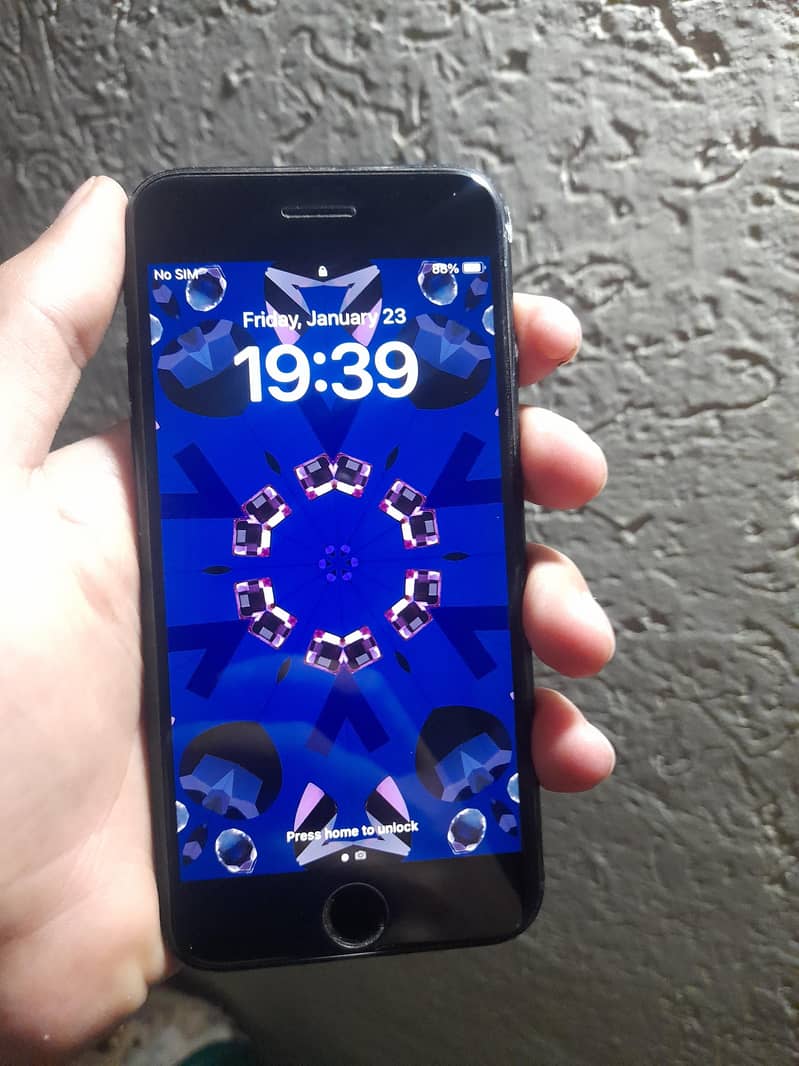 iphone SE 2020 64gb 84 battery ha all orignal ha good fir gaming king ...