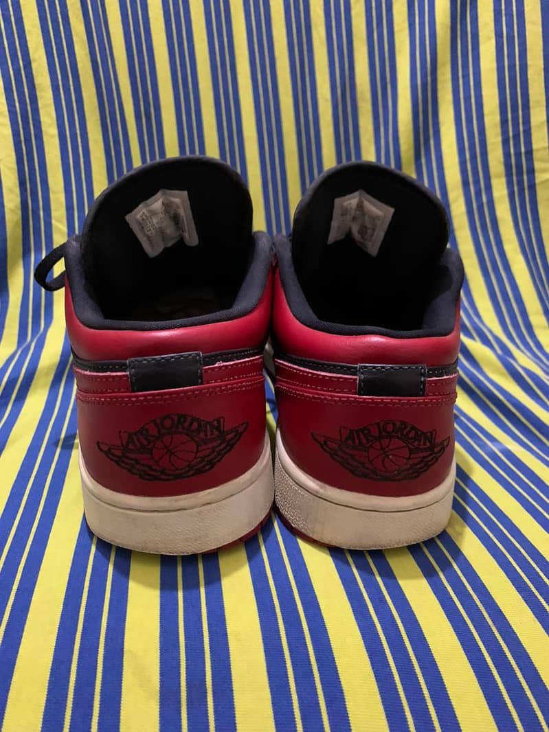 2 pair of Nike Jordans Special edition og - Footwear - 1110683670