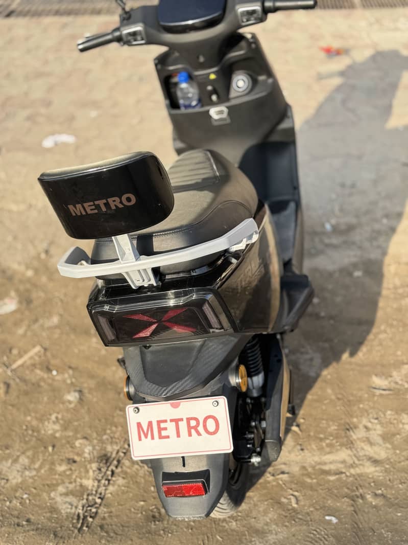 Metro Thrill Pro - Electric Bikes - 1110702350