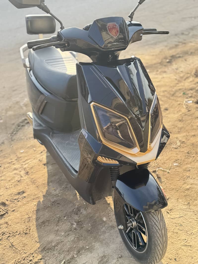 Metro Thrill Pro - Electric Bikes - 1110702350