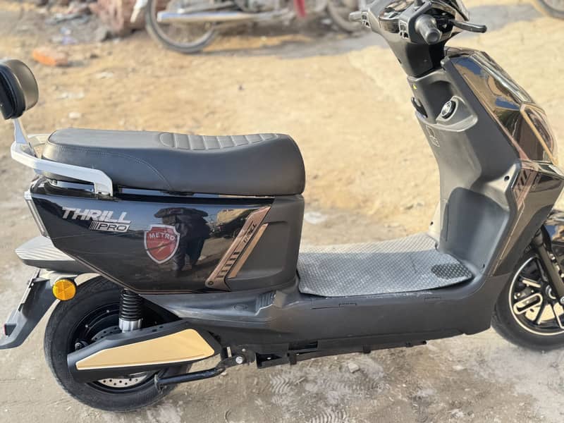Metro Thrill Pro - Electric Bikes - 1110702350