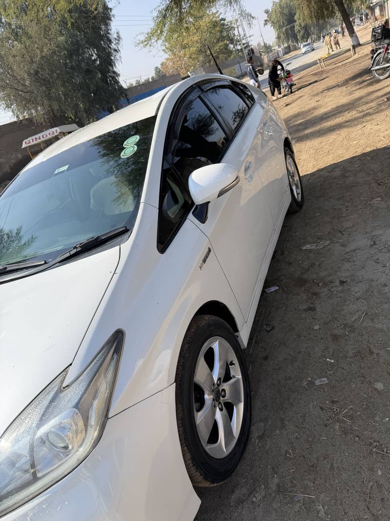 Pearl white 2014/2018 trouble free prius better than aqua - Cars ...