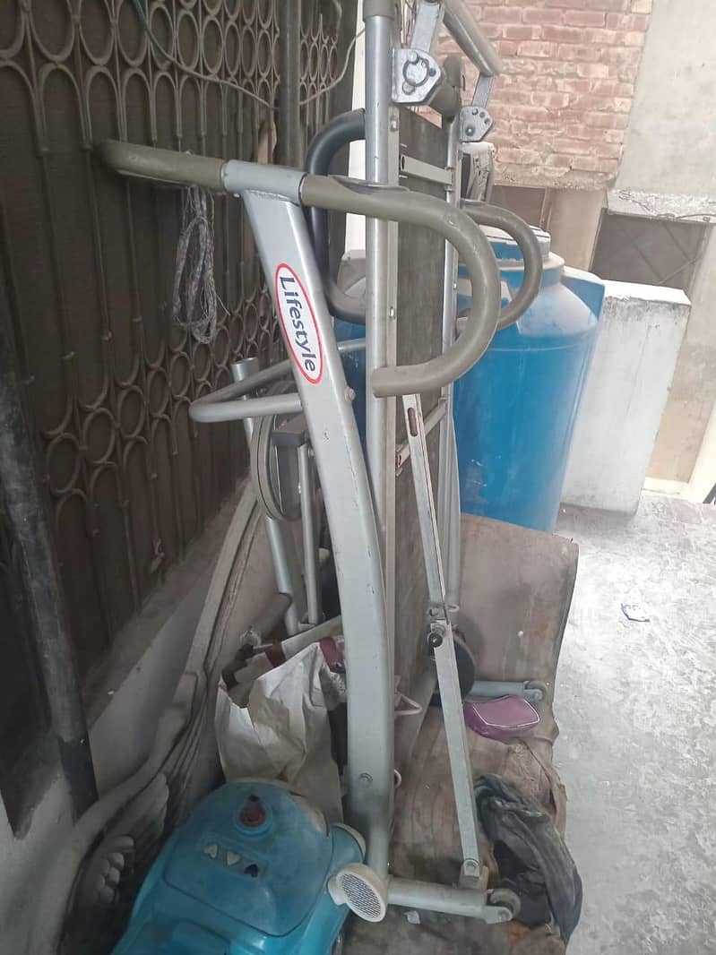 treadmill - Gym & Fitness - 1110715293