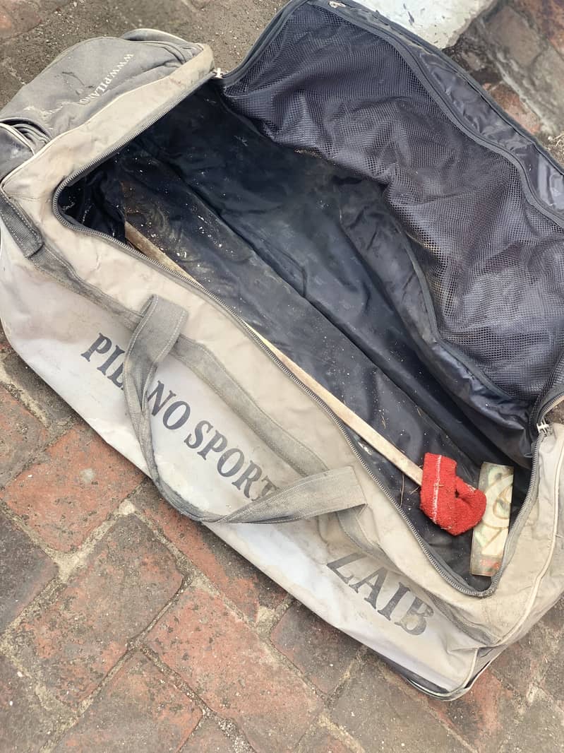 Cricket kit - Sports Equipment - 1110718530