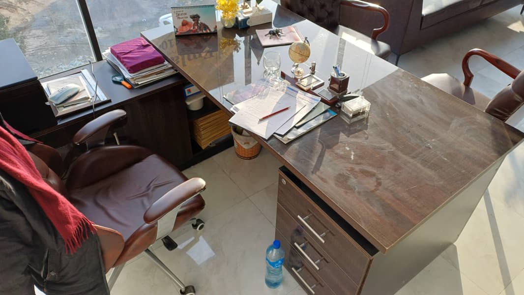 office furniture - Office Tables - 1110736423