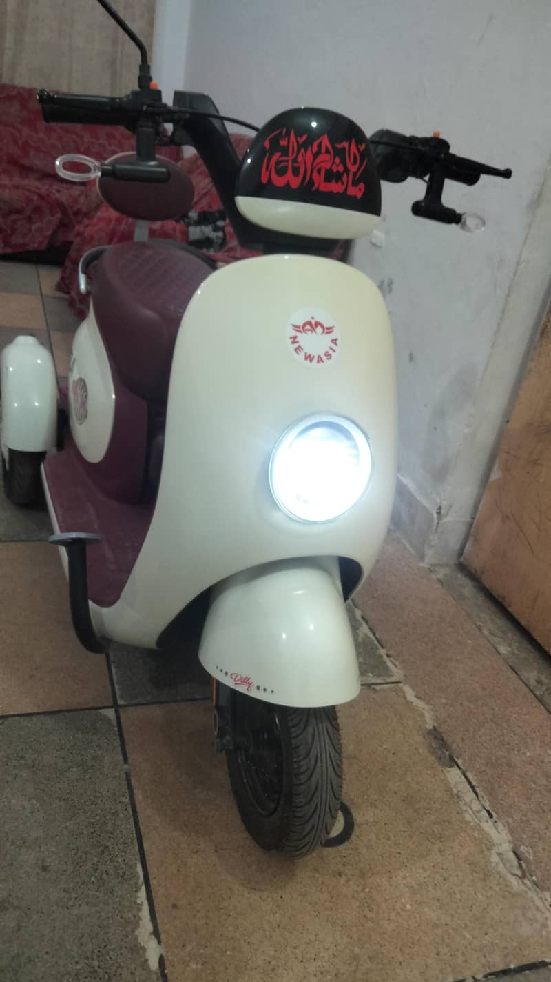 3 wheeler electric scooty - Electric - 1110744316