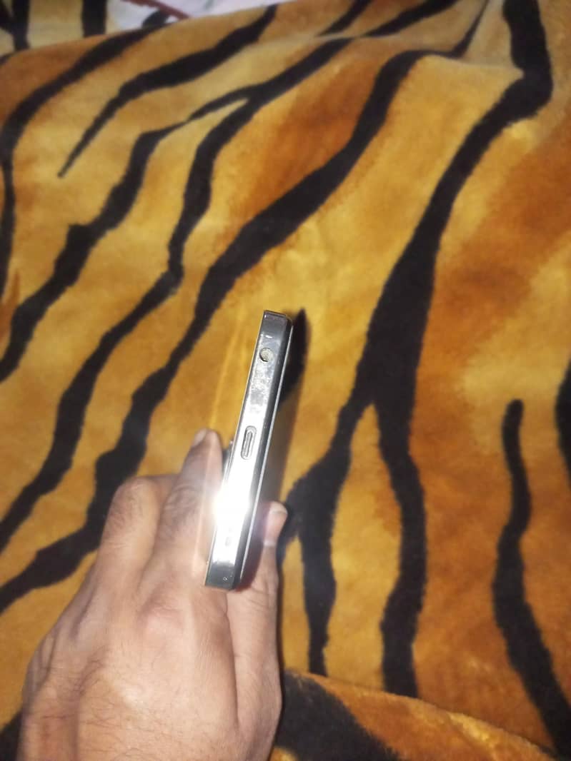 Infinix hot 40i 8-128 - Mobile Phones - 1110745772