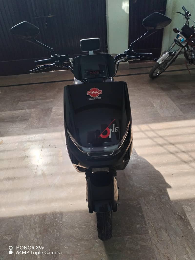 scooty - Electric - 1110752976