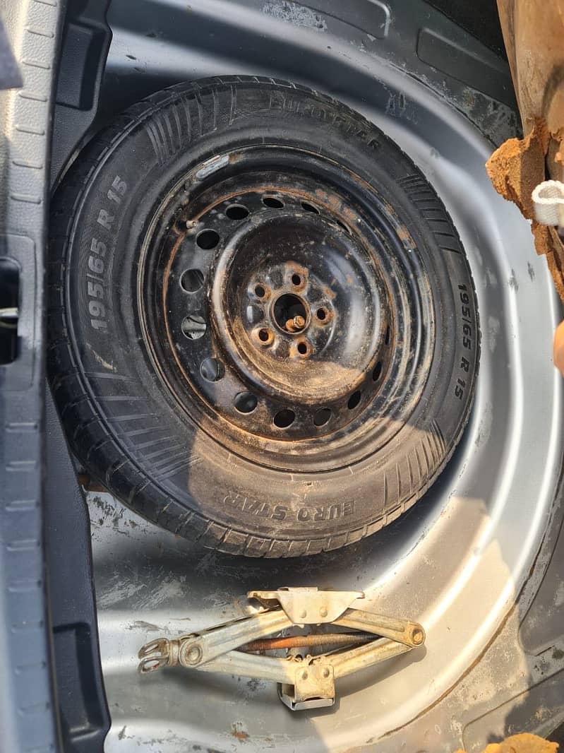 URGENT SALE 2014/15 model hai corolla gli medium silver - Cars - 1110763615