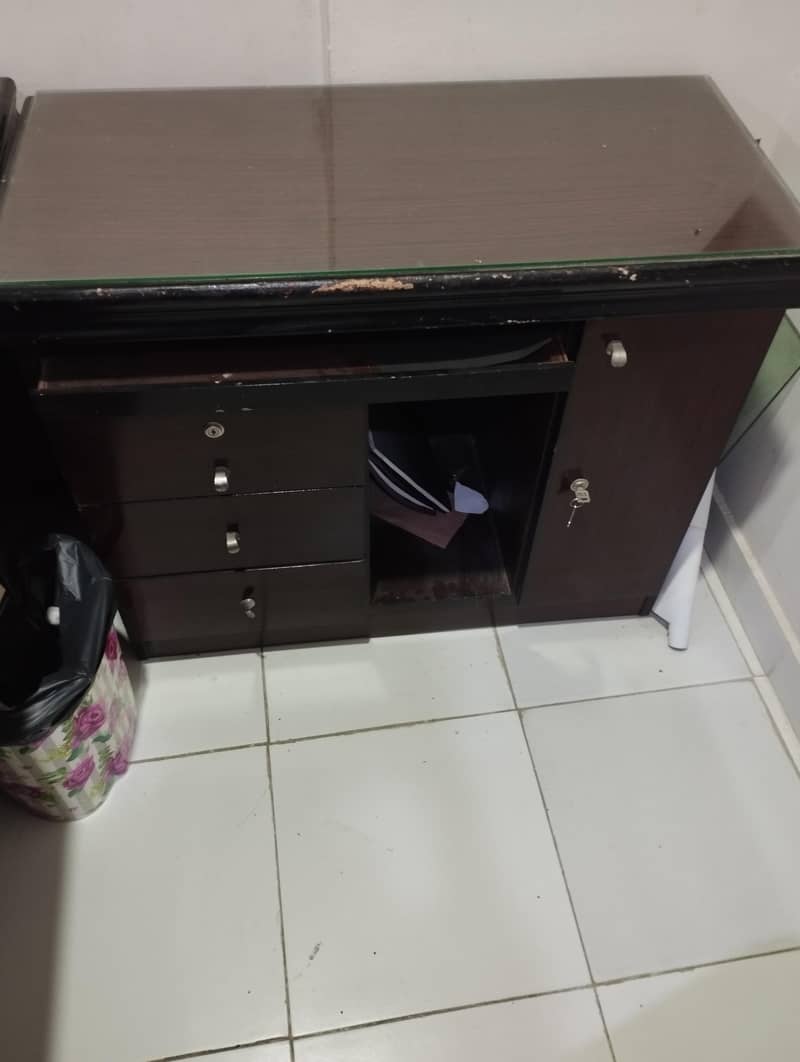 Office Table, Chairs, side table and Boss chair. - Office Tables ...