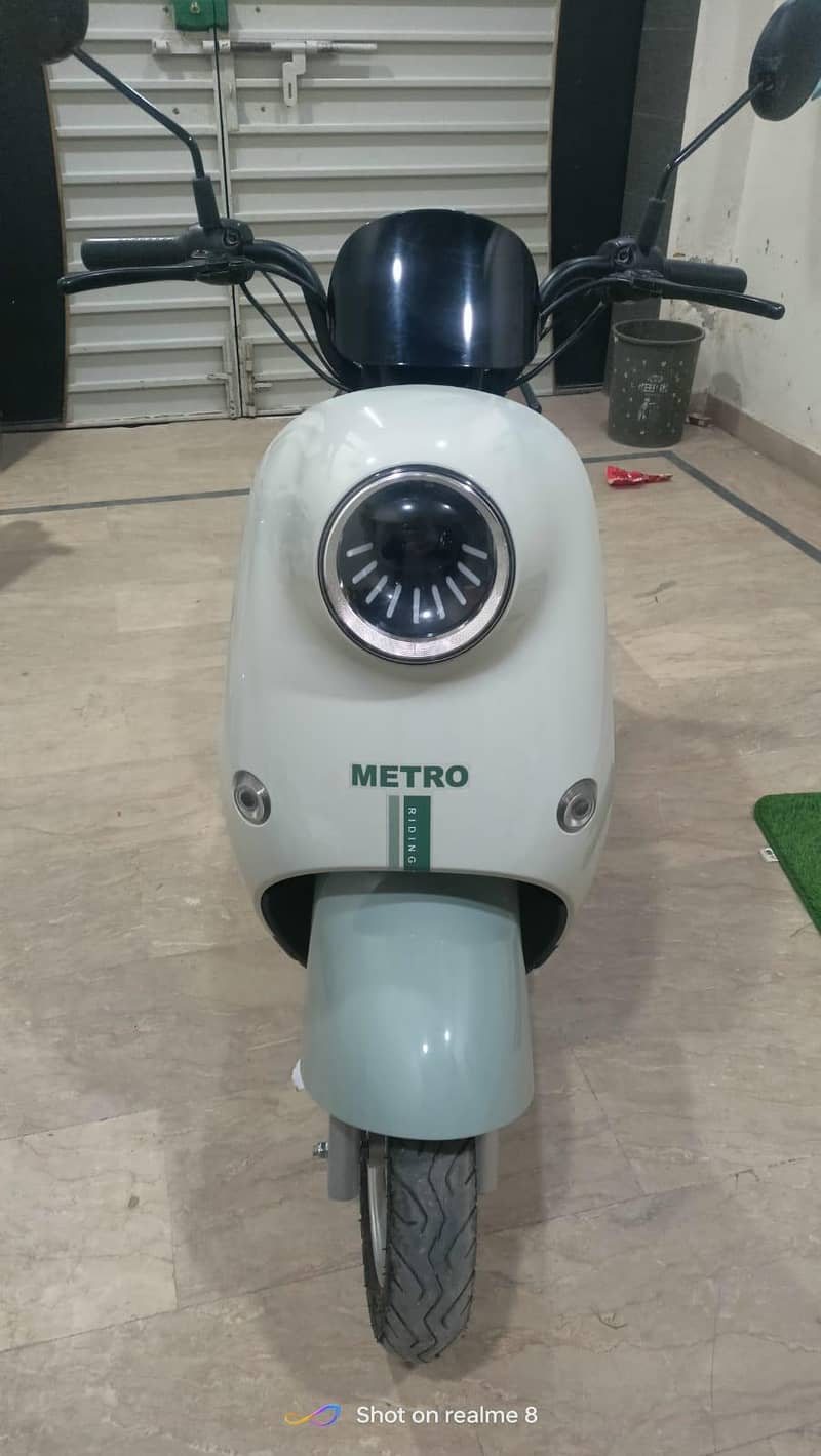 Scooty - Electric - 1110769175