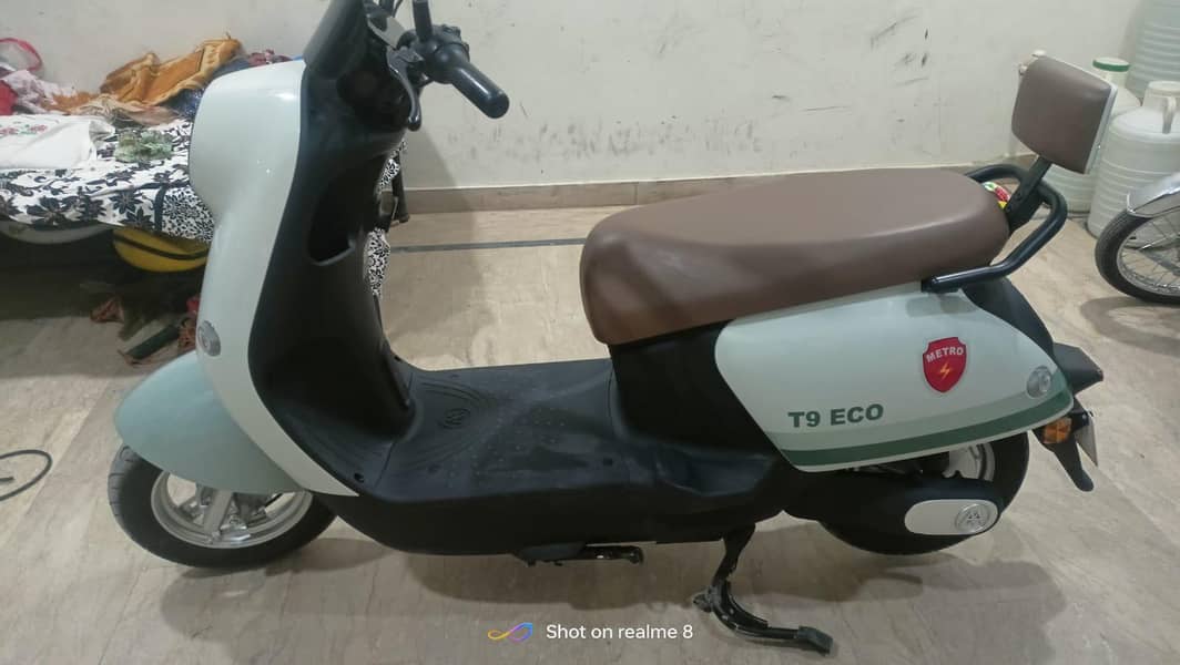 Scooty - Electric - 1110769175